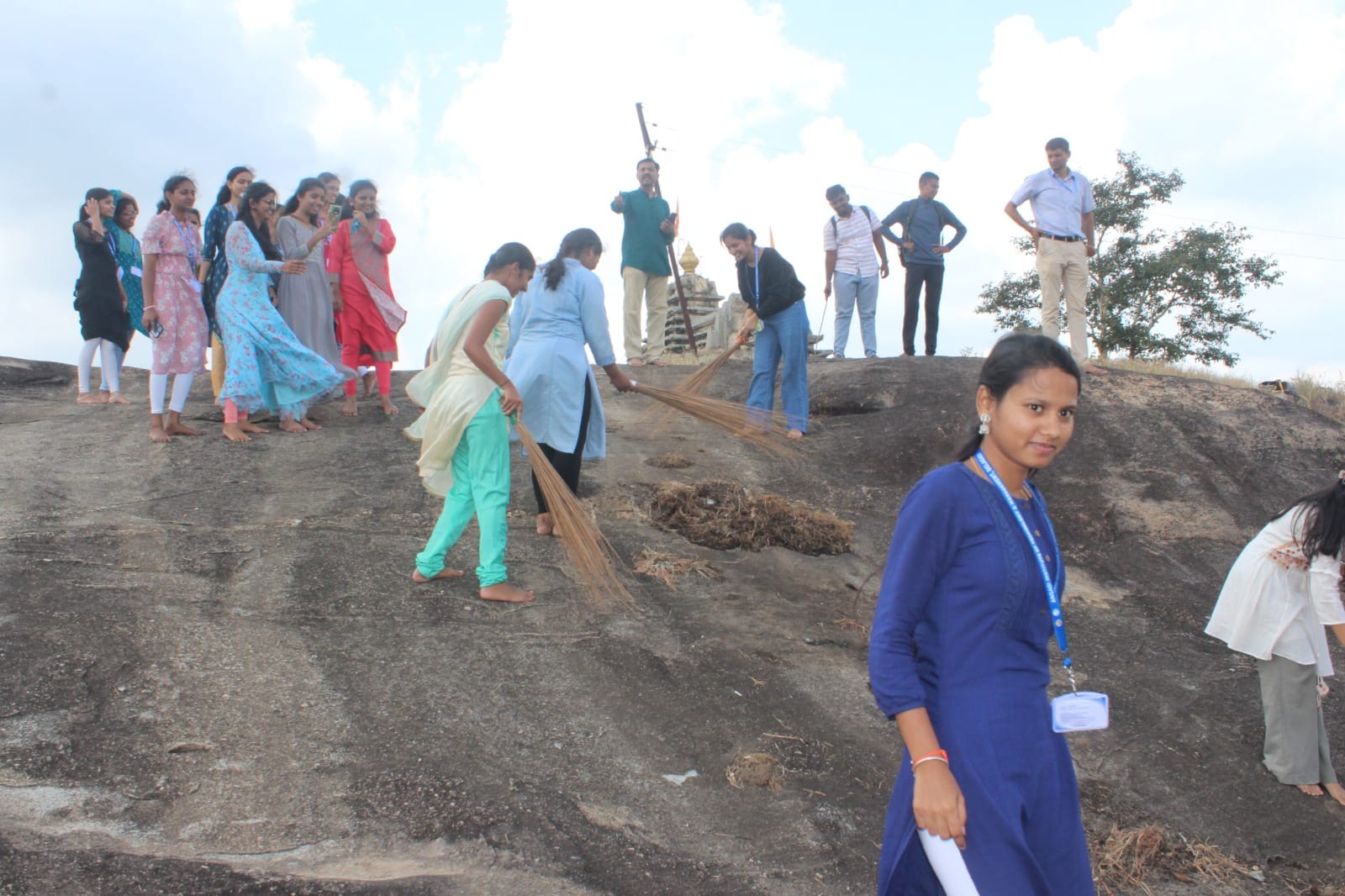 Swacch Bharat & Tourism Promotion Activity – ANGADI INSTITUTE OF ...